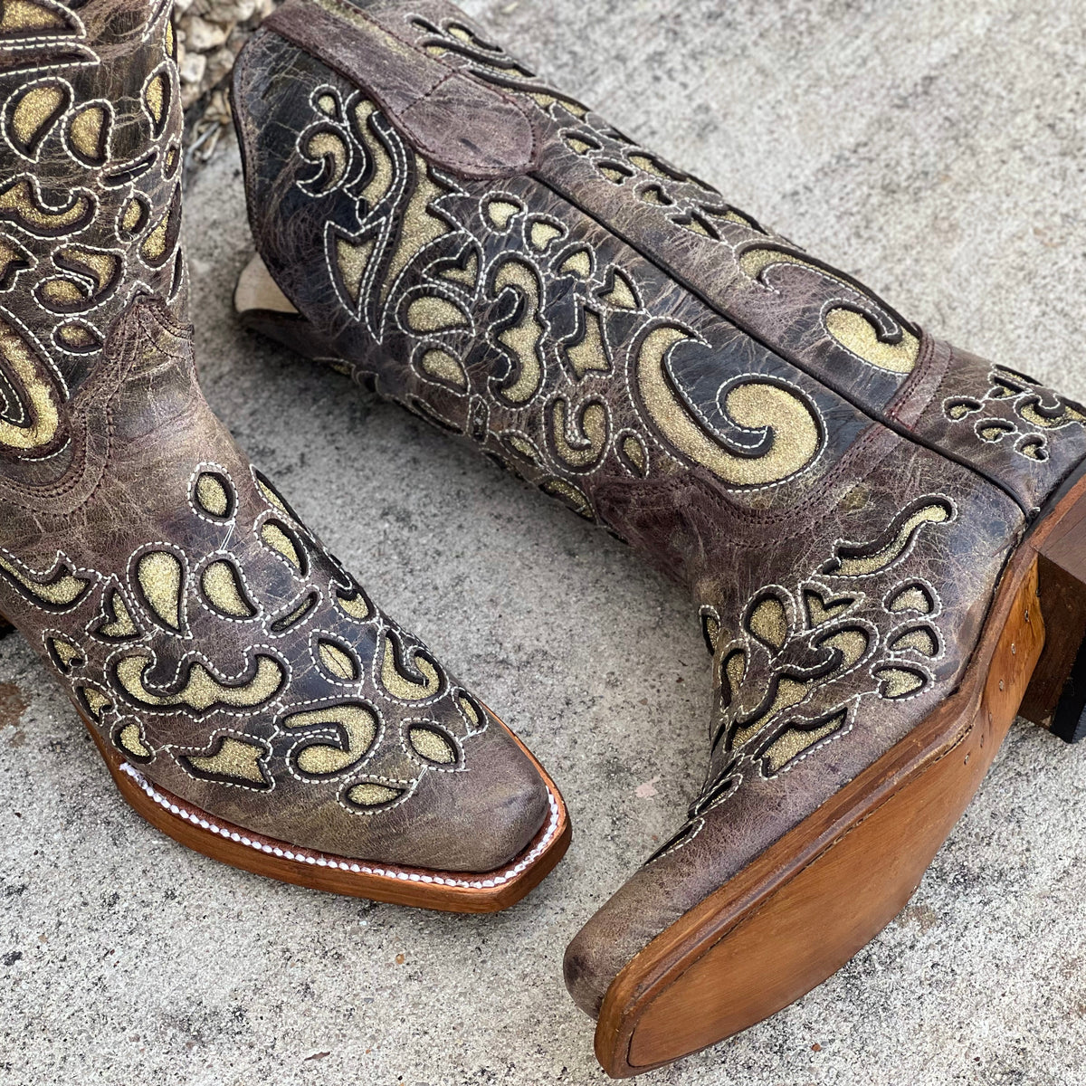 Women’s Rustic Leather Boots With Gold Inlay – Texas Boot Ranch
